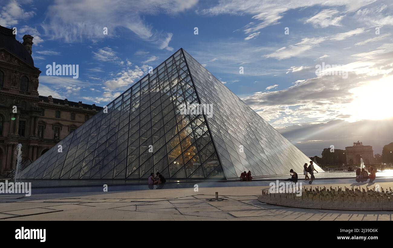 French pyramid hi-res stock photography and images - Alamy