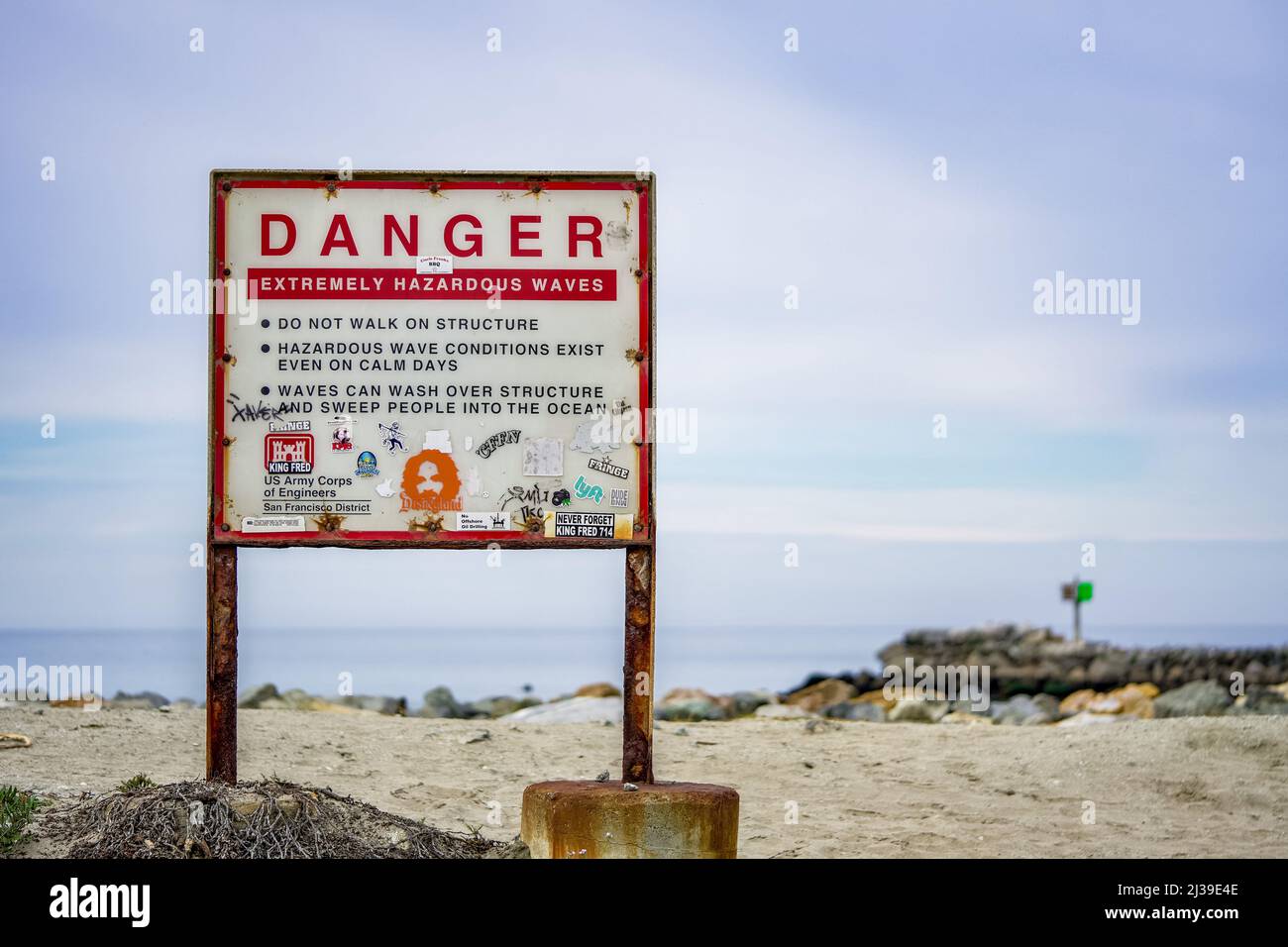 A sign about the Danger: Extremely Hazardous Waves Stock Photo - Alamy