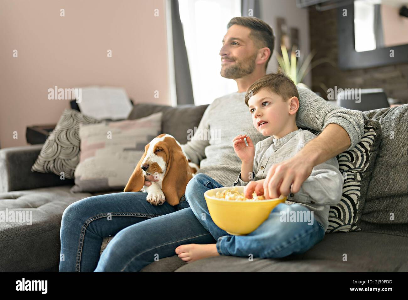 Children popcorn television hi-res stock photography and images - Alamy