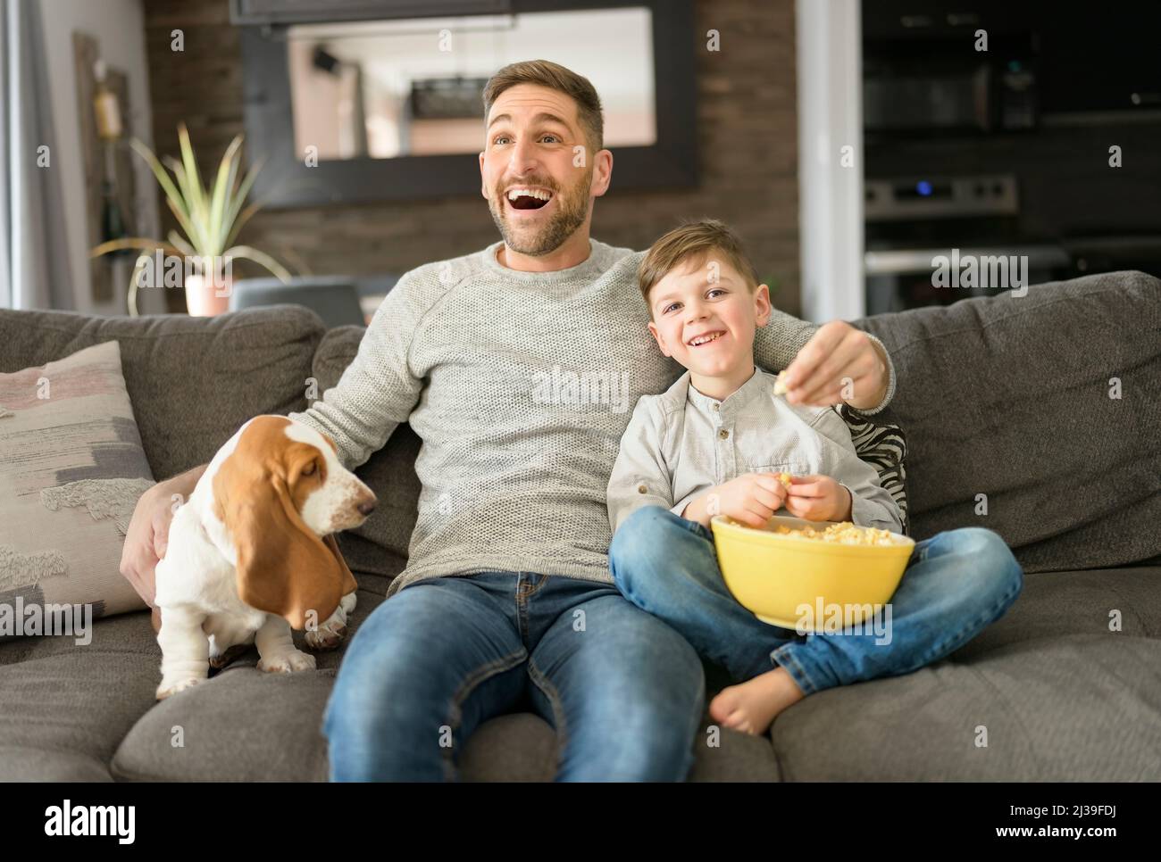 Children popcorn television hi-res stock photography and images - Alamy