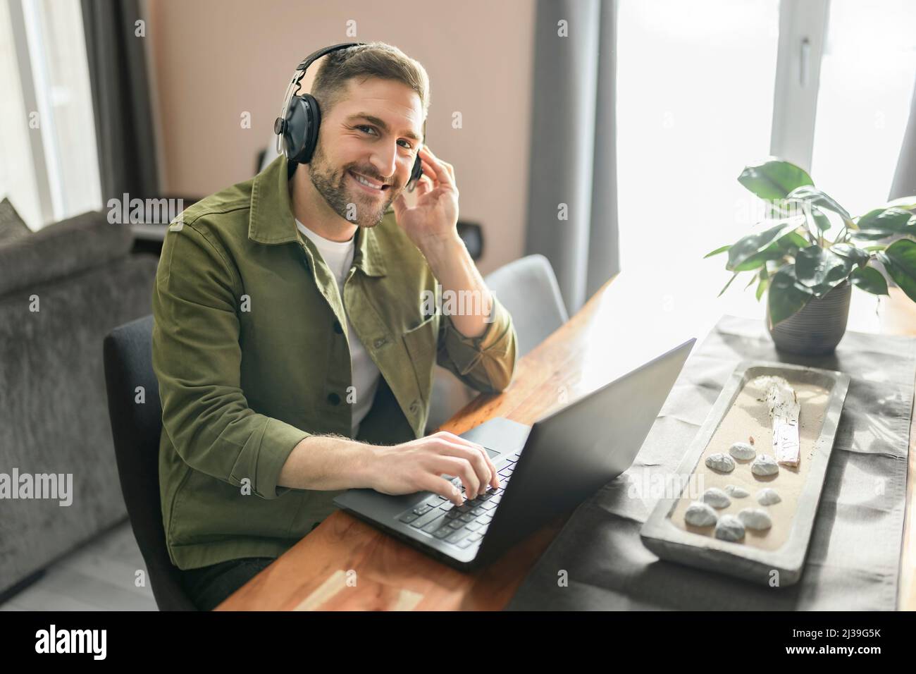 Diner employee hi-res stock photography and images - Alamy