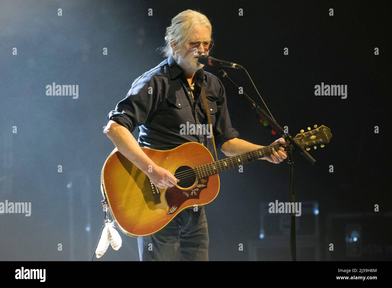 Greg Keelor, member of the Canadian country rock band Blue Rodeo ...