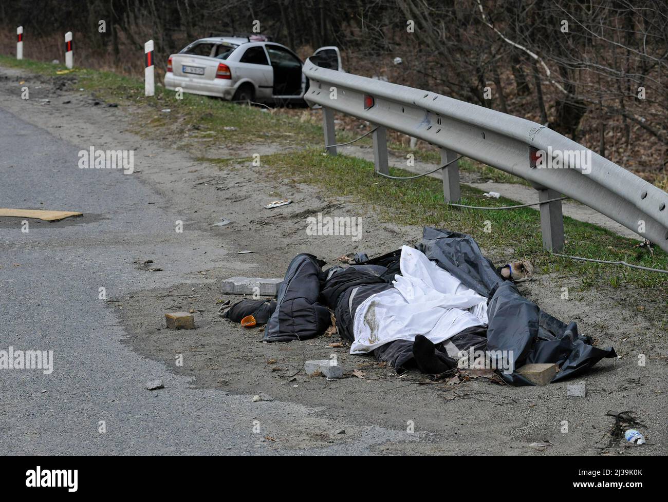 Body of a man lying on the road hi-res stock photography and images - Alamy