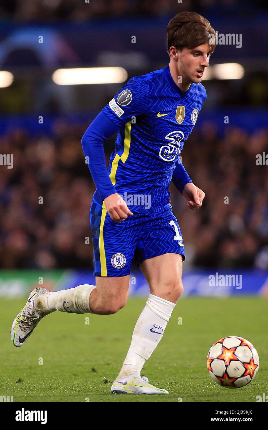 London, UK. 06th Apr, 2022. Mason Mount of Chelsea in action during the ...