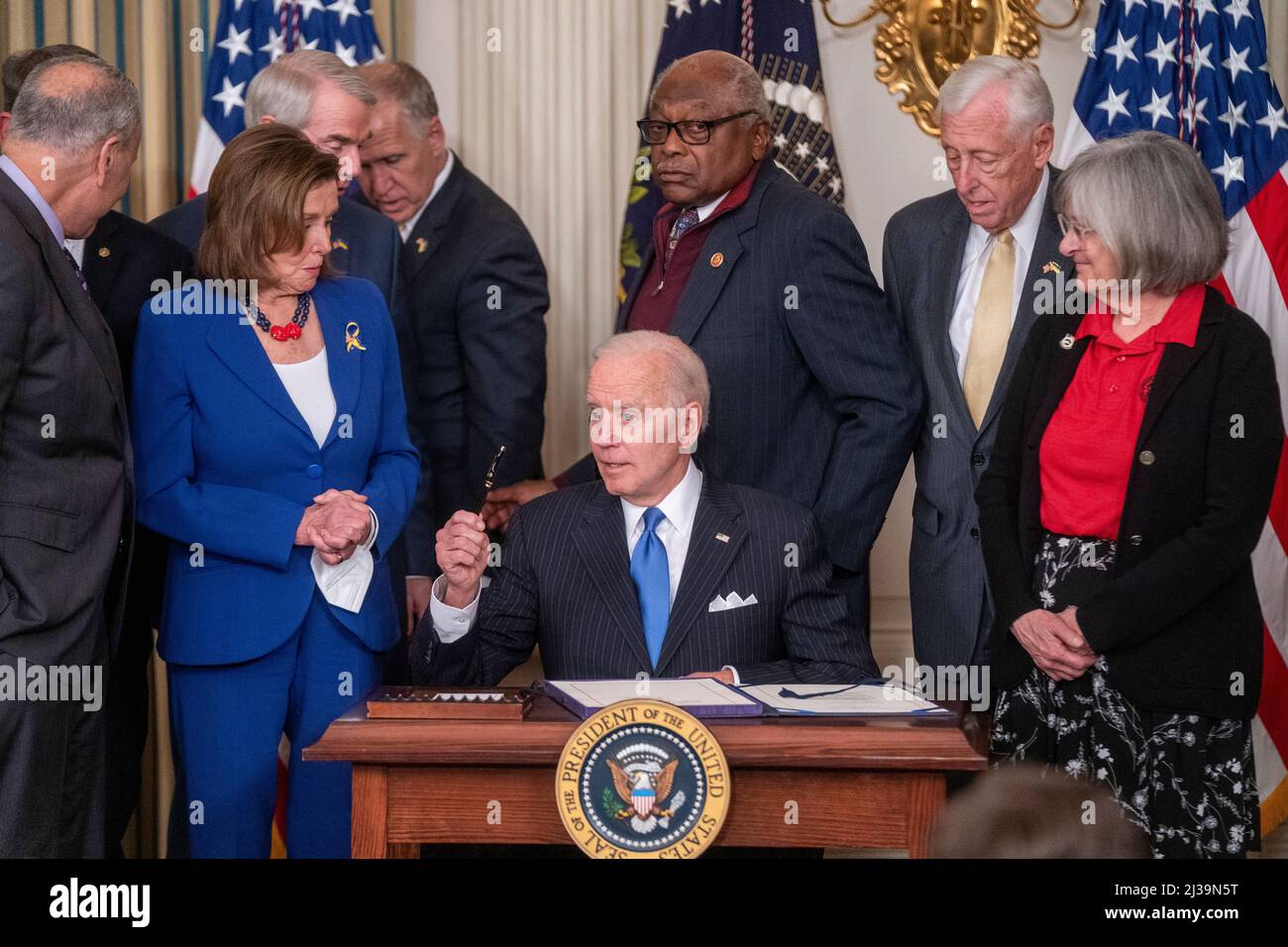 Joe biden signing a bill hi-res stock photography and images - Alamy