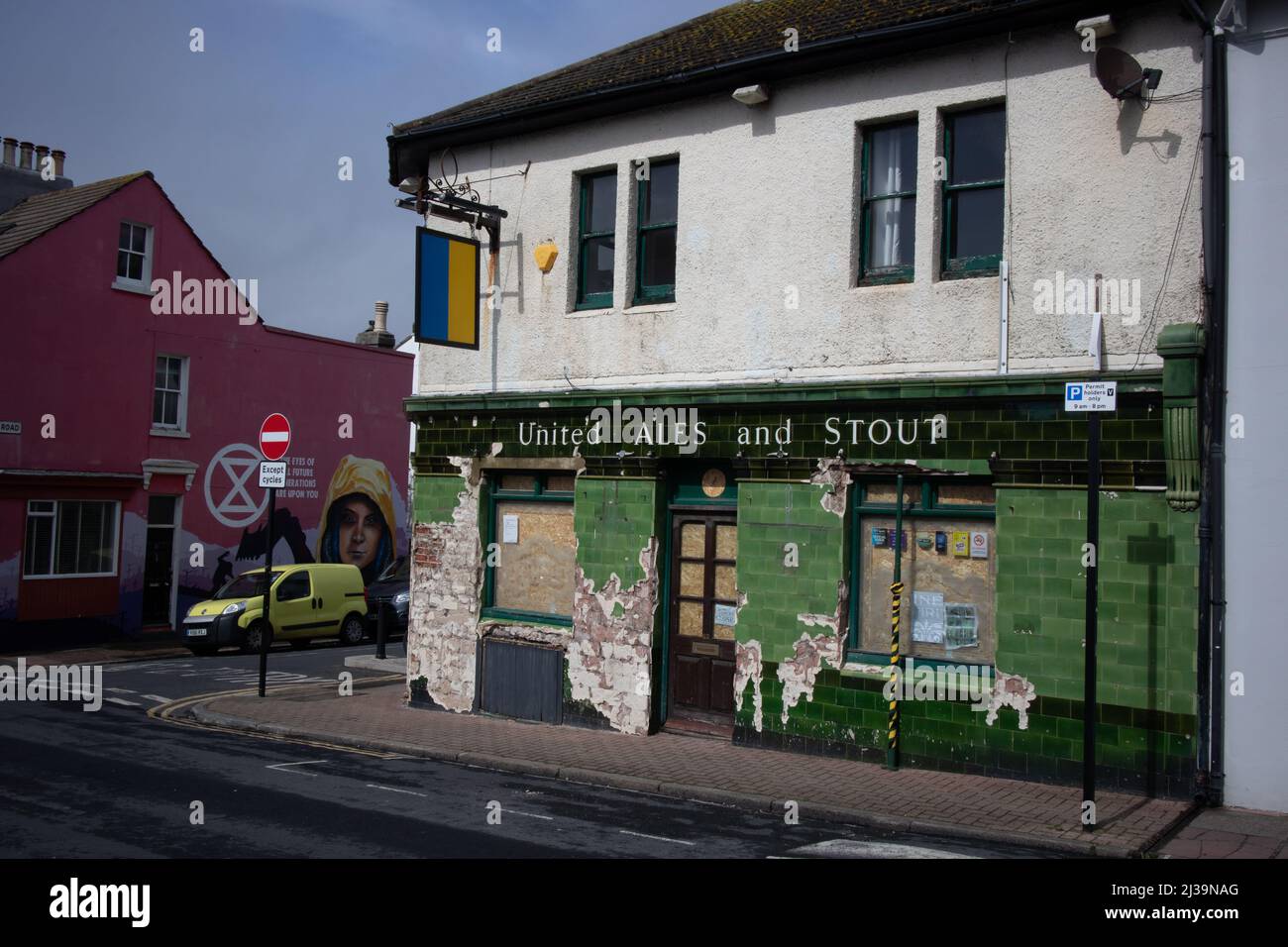 Montreal Arms Pub Brighton Stock Photo - Alamy
