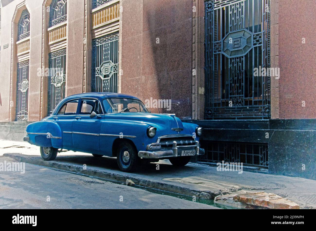 Taxis in havana hi-res stock photography and images - Alamy