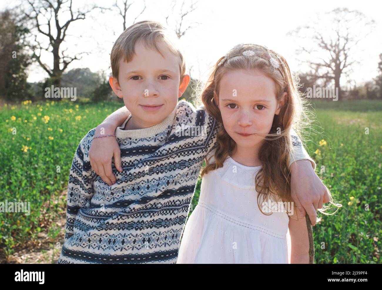 Child hugging baby siblings hi-res stock photography and images - Alamy