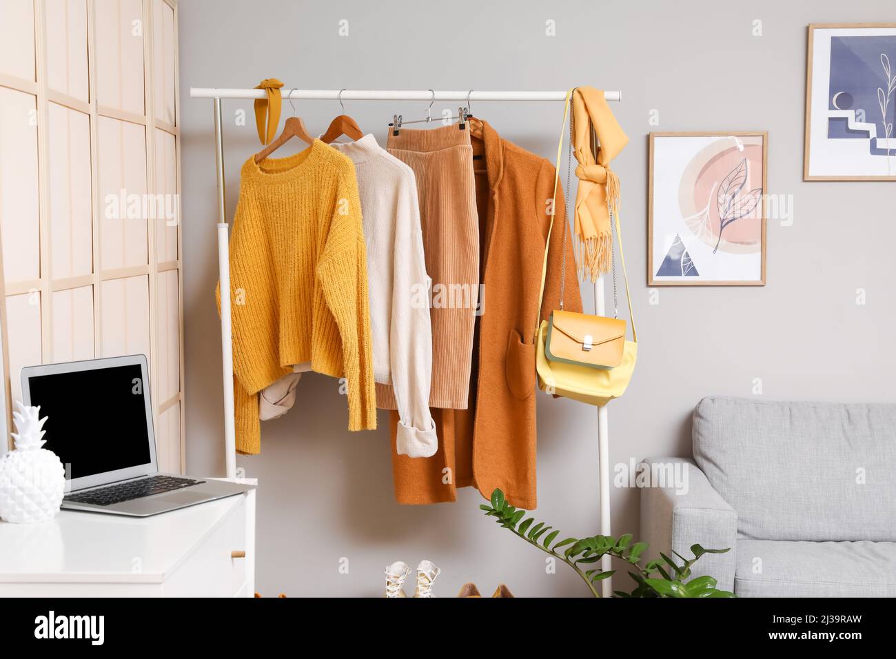 Styling clothes rack hi-res stock photography and images - Alamy