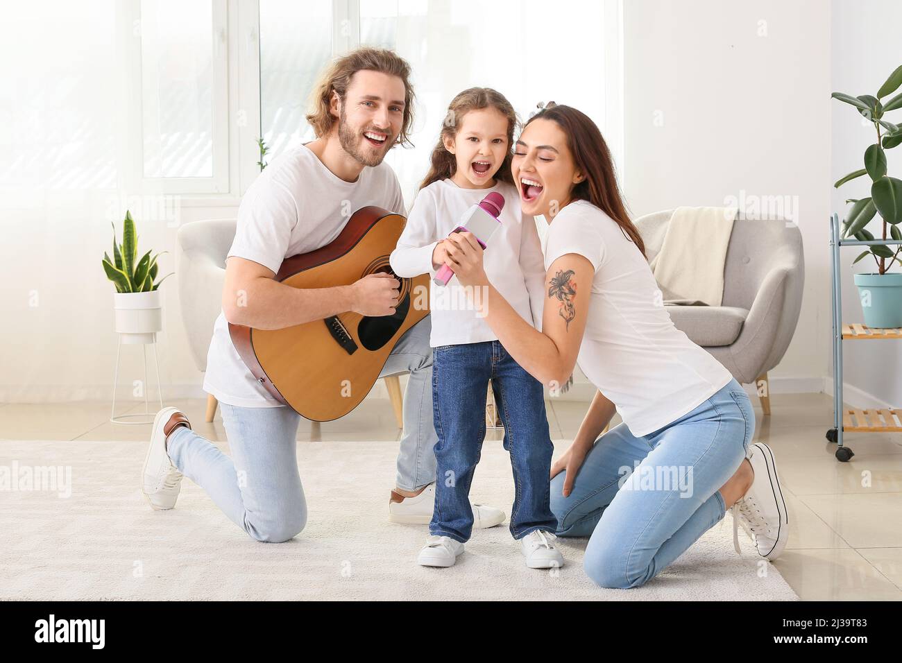 Happy family singing song at home Stock Photo - Alamy