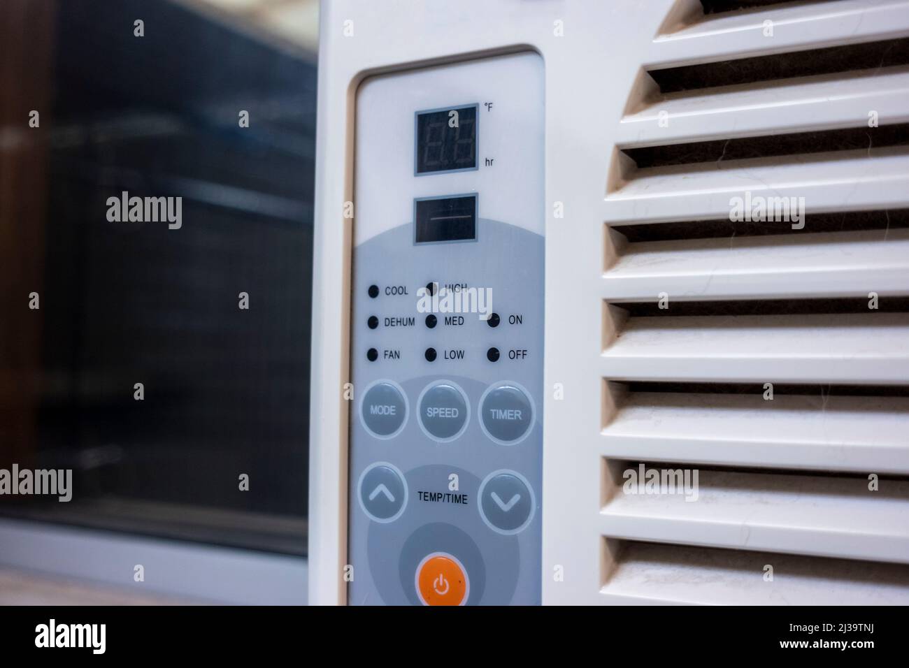 Air conditioning unit city hi-res stock photography and images - Alamy