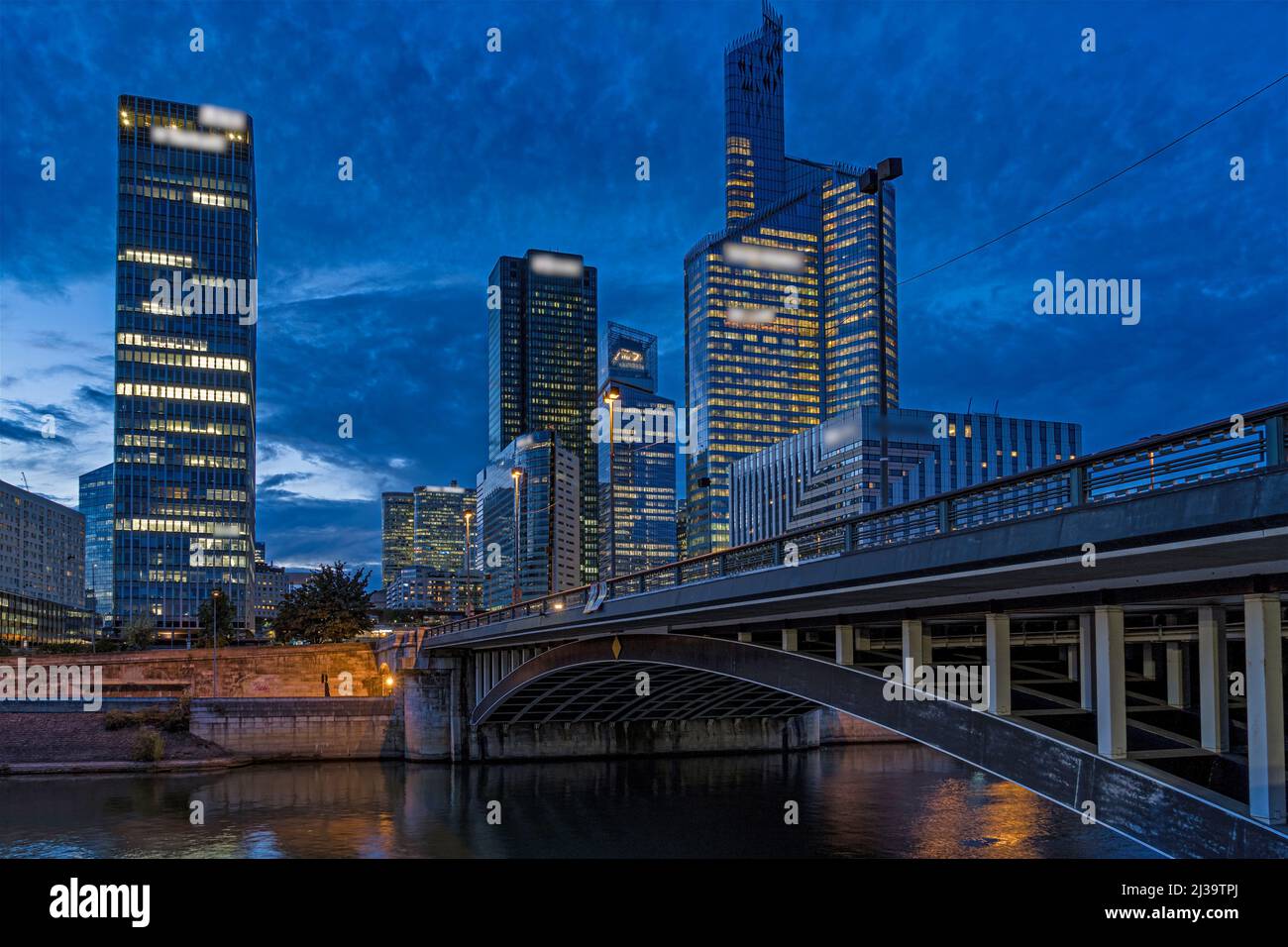 Seine bridge defense hi-res stock photography and images - Alamy