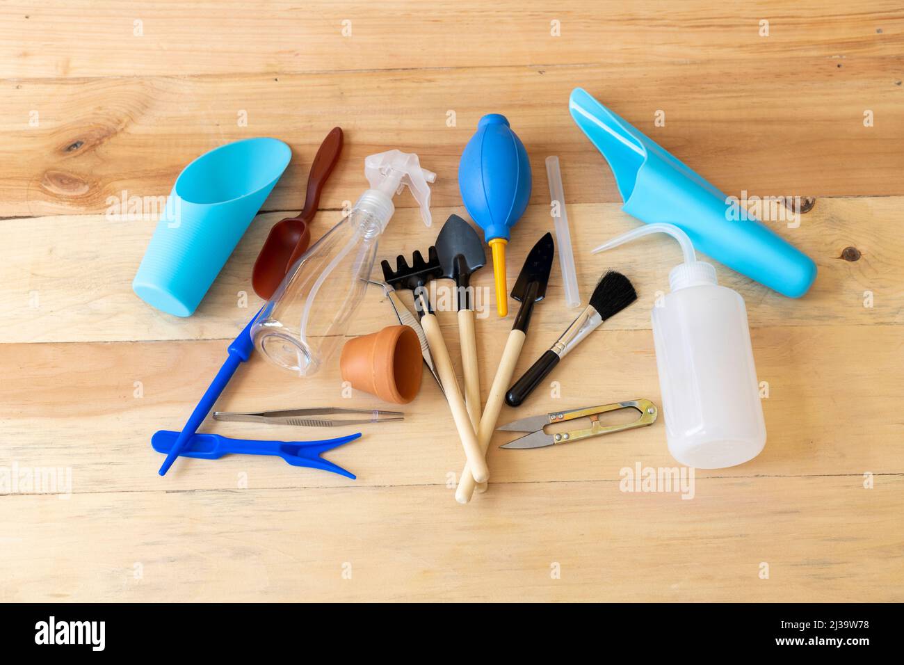 Small garden hand tools hi-res stock photography and images - Alamy