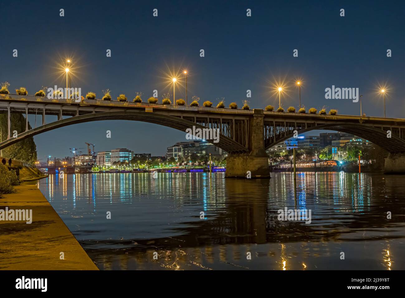 France building paris docks hi-res stock photography and images - Alamy