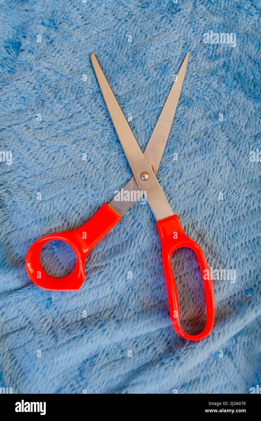 Scissor cloth hi-res stock photography and images - Alamy