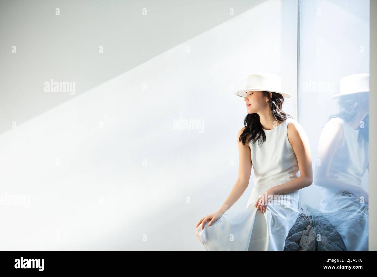 Creative pictures, gorgeous clothes and makeup exquisite fashion female ...