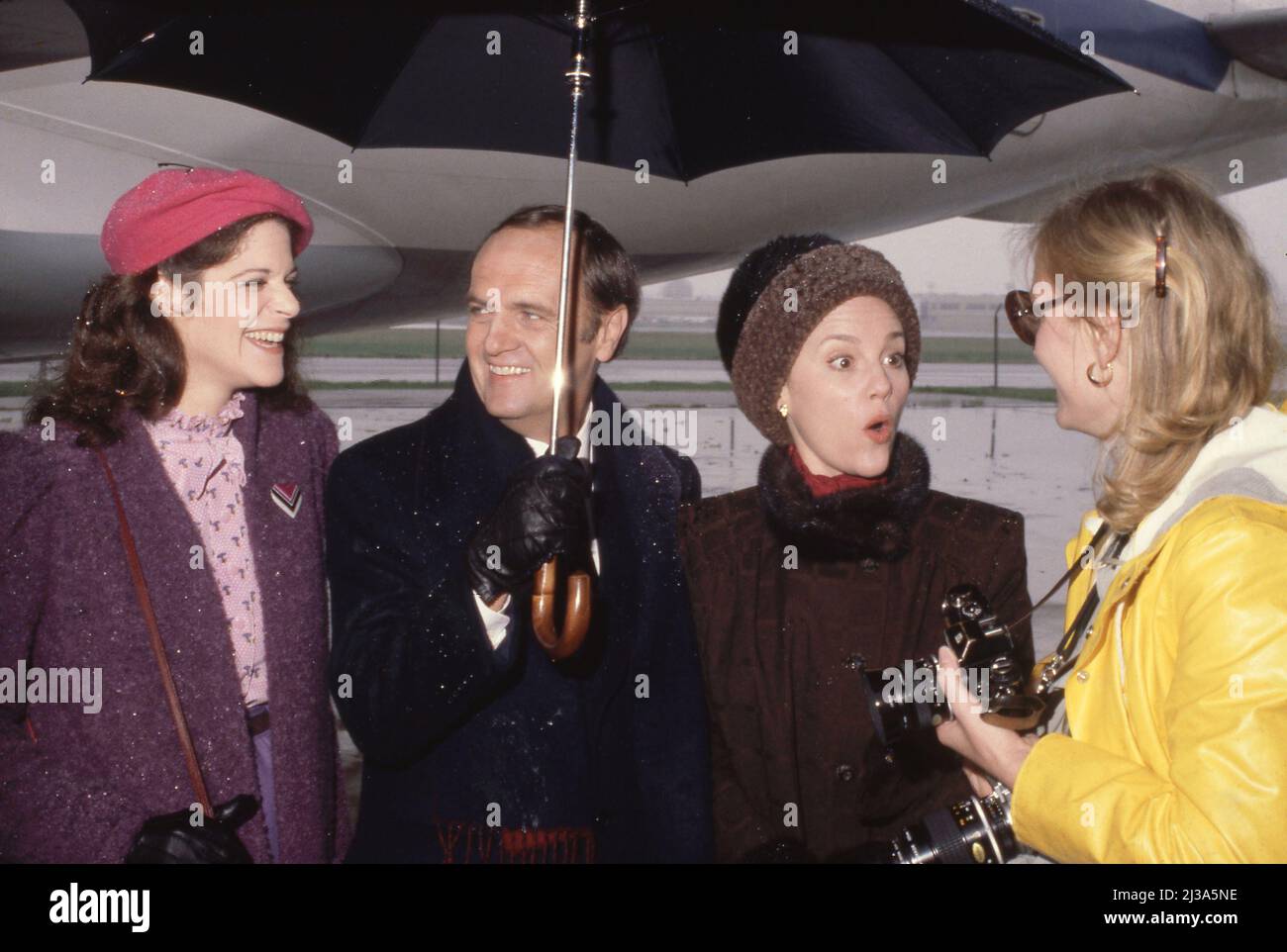 Gilda Radner, Bob Newhart, Madeline Khan and Susan Ford Circa 1980's ...