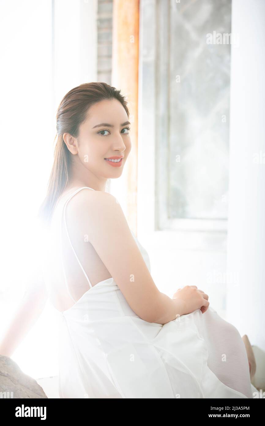 Modern woman magazine cover hi-res stock photography and images - Alamy