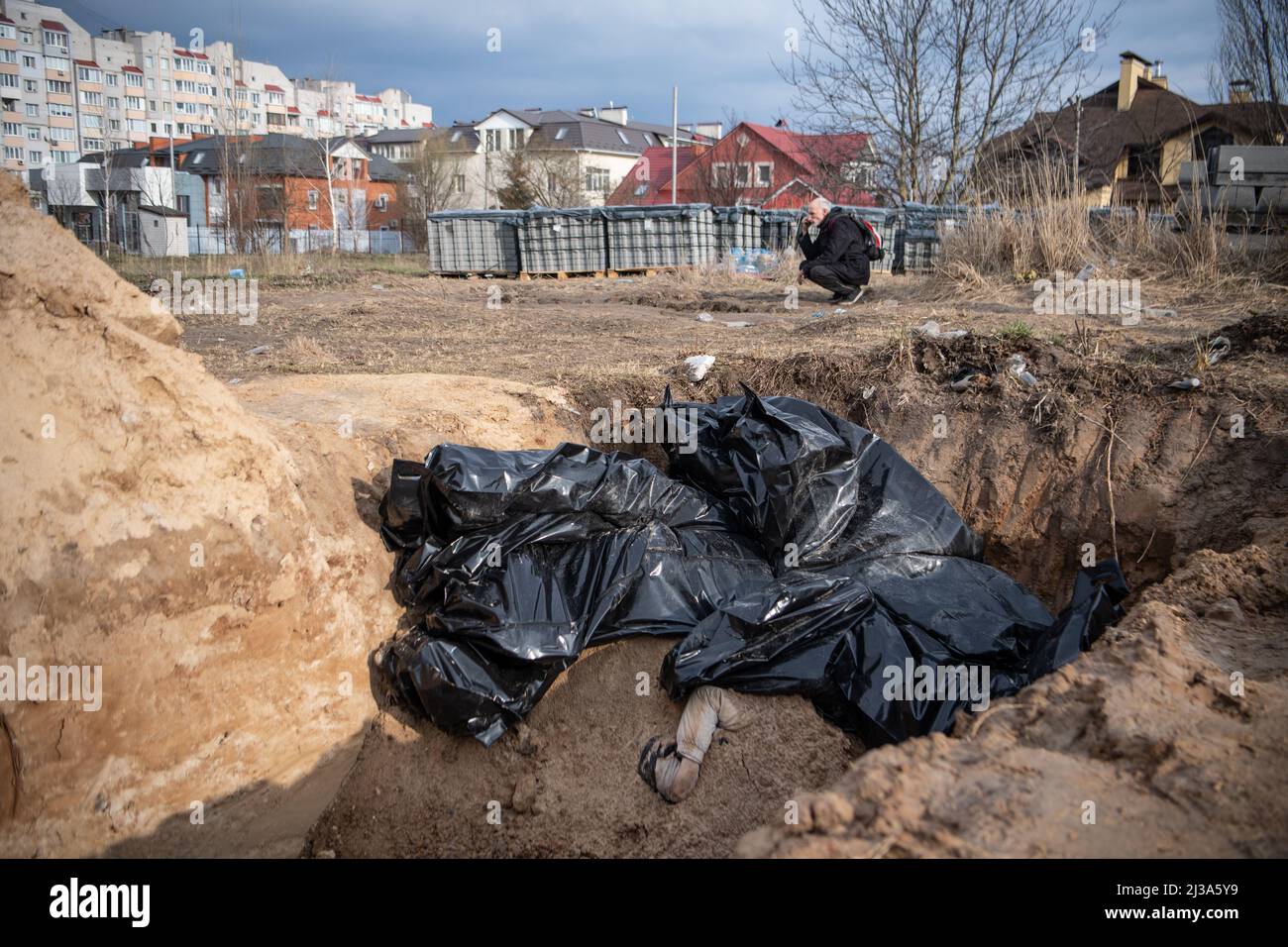 Bucha, Ukraine. 06th Apr, 2022. (EDITORS NOTE: Image depicts death)A ...