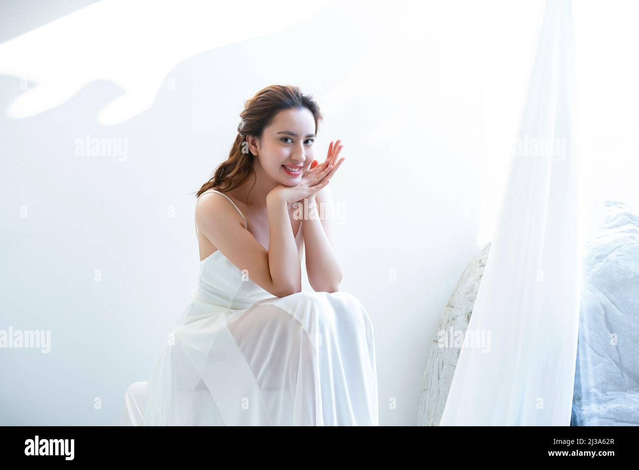 Creative Pictures Gorgeous Clothes And Makeup Exquisite Fashion Female