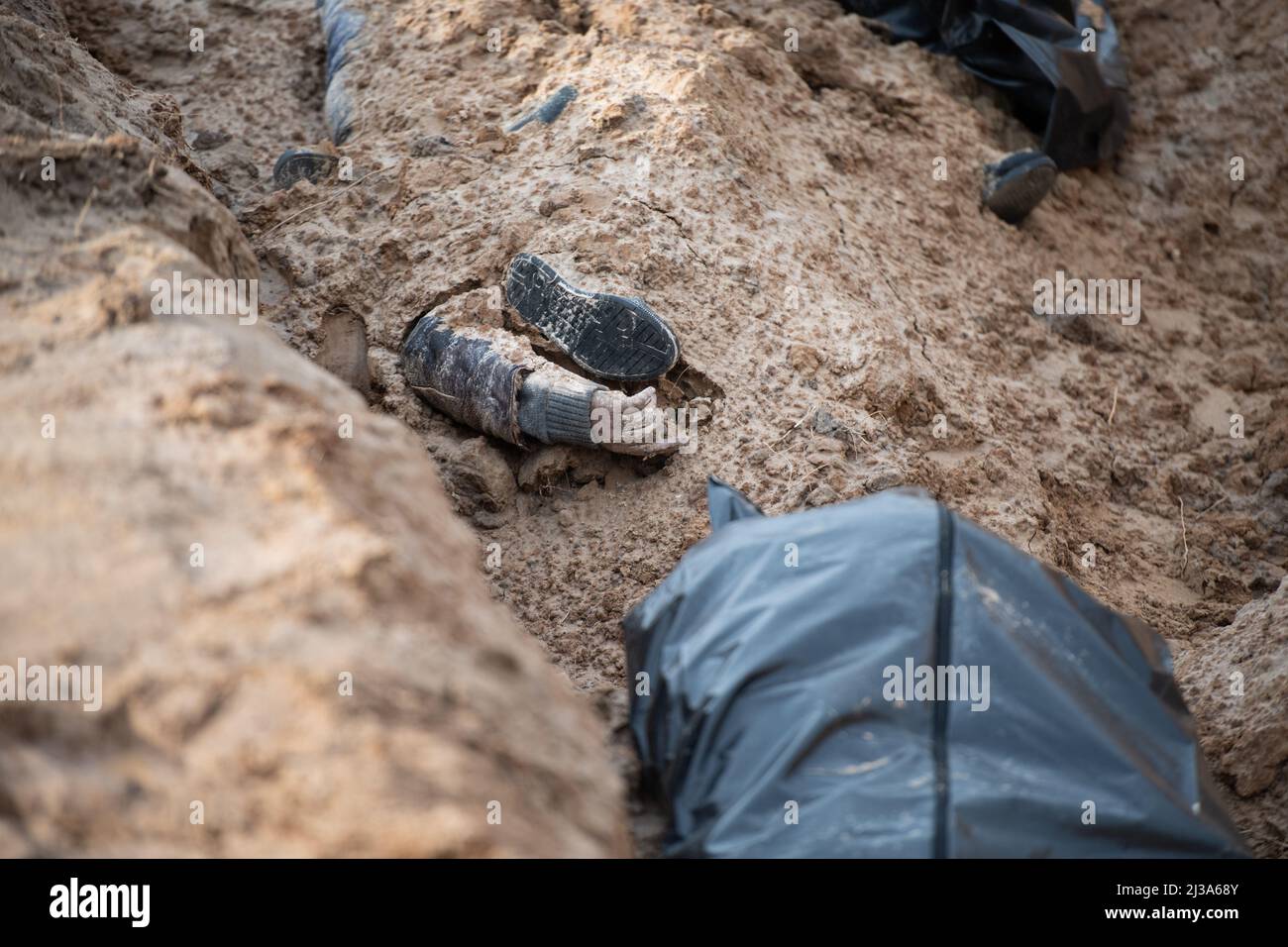Bucha, Ukraine. 06th Apr, 2022. (EDITORS NOTE: Image depicts death)A ...