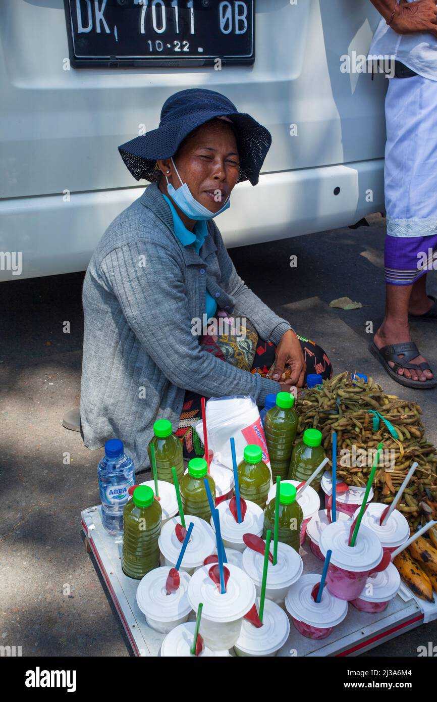 Bali temple vendor hi-res stock photography and images - Alamy