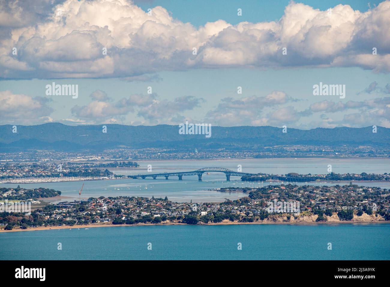 Auckland harbour bridge crossing waitemata hi-res stock photography and ...