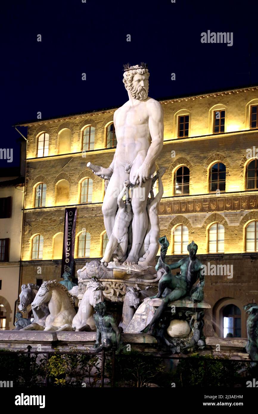 Replica statue of David in Piazza della Signoria at night in Florence ...