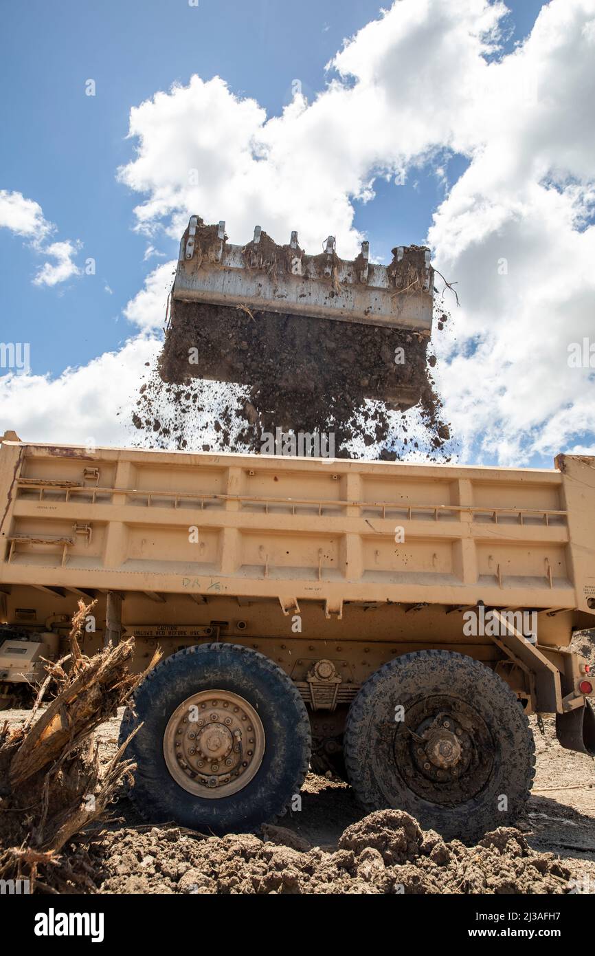A U.S. Army Pacific Soldier assigned to 65th Brigade Engineering ...