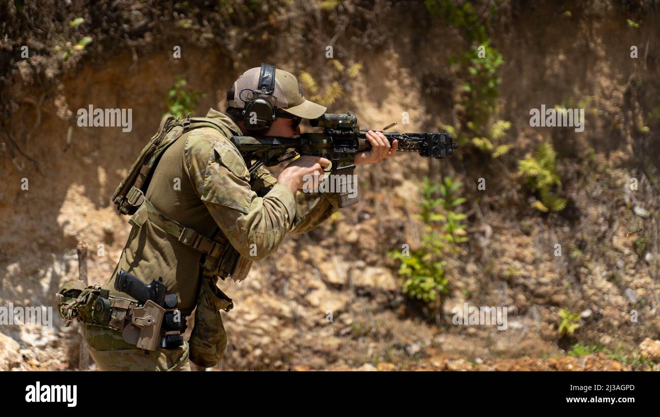 An Australian Operator with 2nd Commando Regiment, Special Operations ...