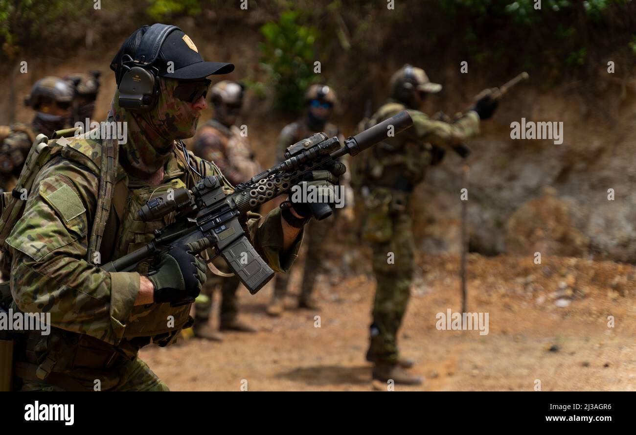 Members of the Philippine Navy Special Operations Group, U.S. Navy ...