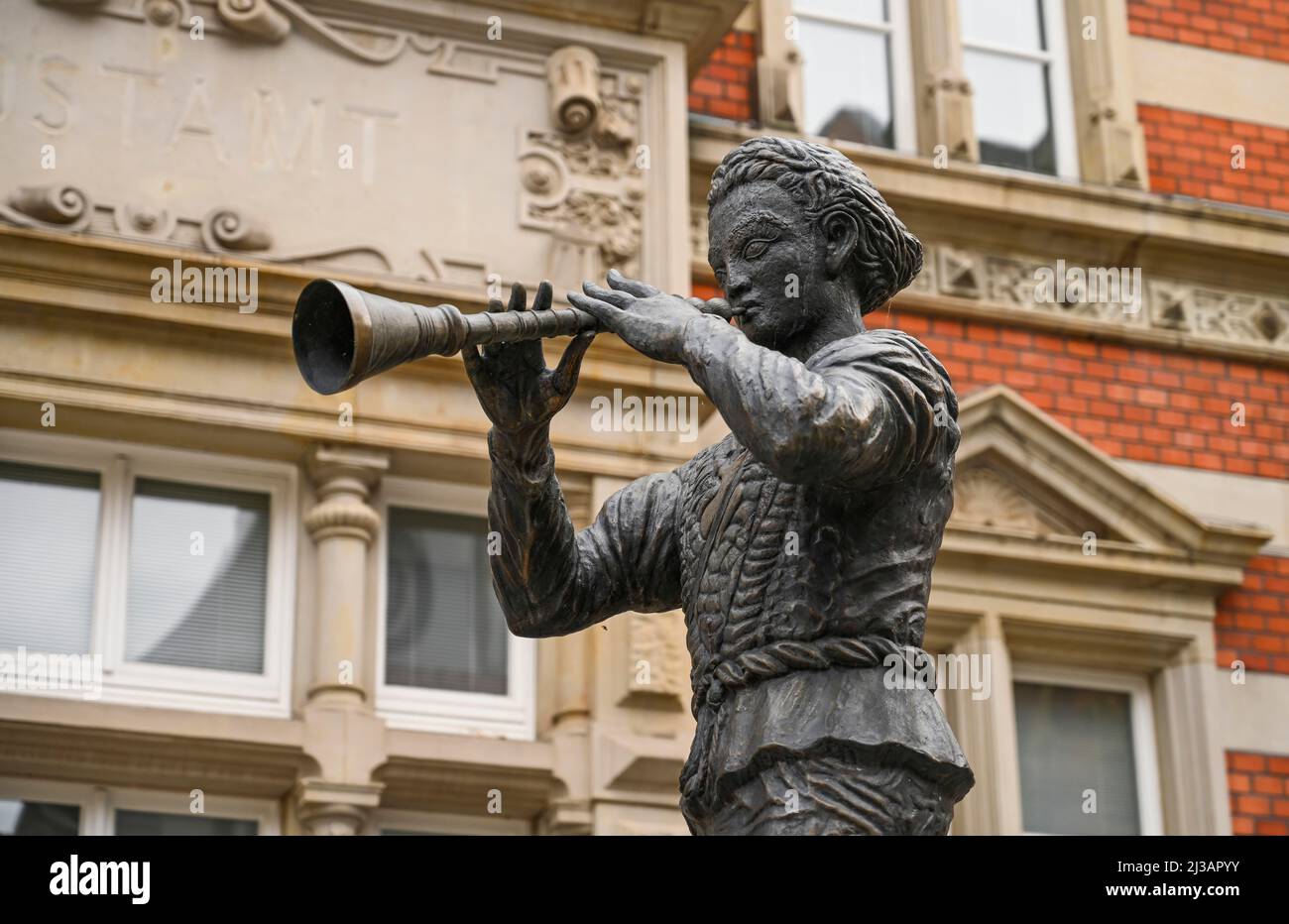 Pied piper flute player hi-res stock photography and images - Alamy
