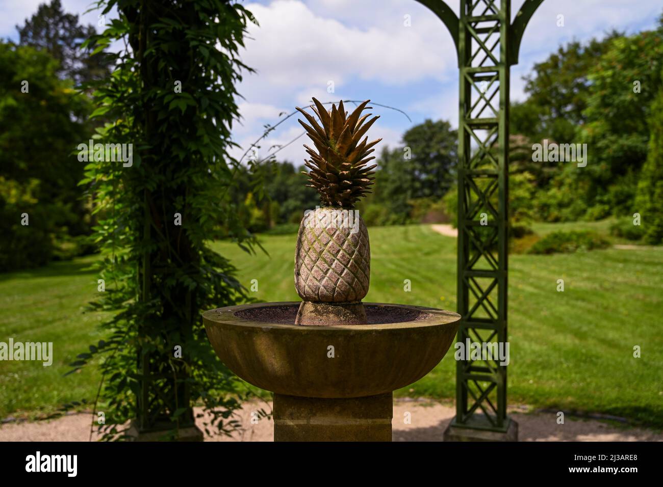 Pineapple Monument, Pavilion, Castle Park, Schwoebber Castle, Lower ...