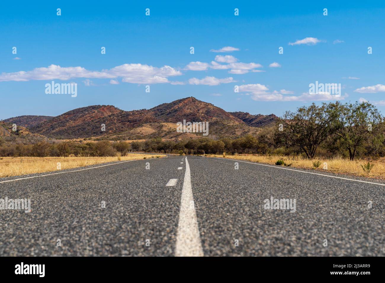 Outback road running towards mountain Stock Photo - Alamy