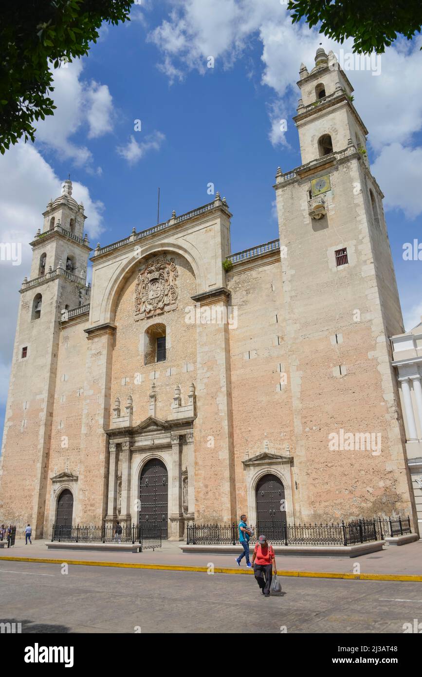 Cathedral de San Ildefonso, Plaza de la Independencia, Merida, Yucatan ...