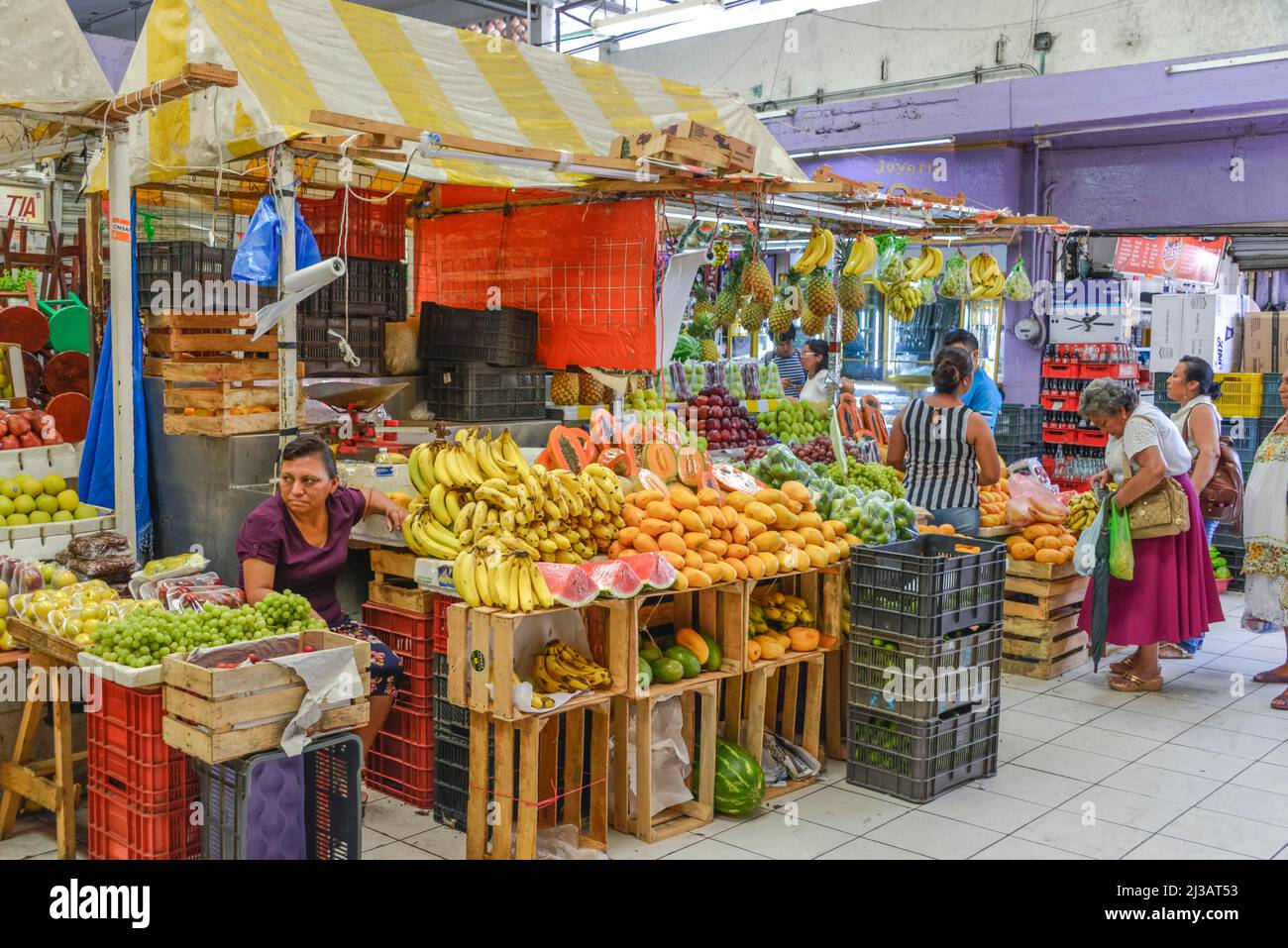 Market stall, fruit and fruits, Mercado Lucas de Galvez, Merida ...