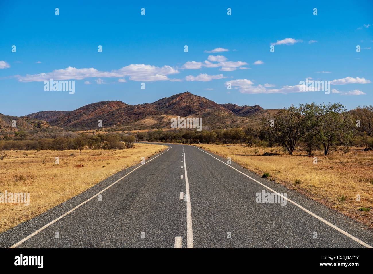 Outback road running towards mountain Stock Photo - Alamy