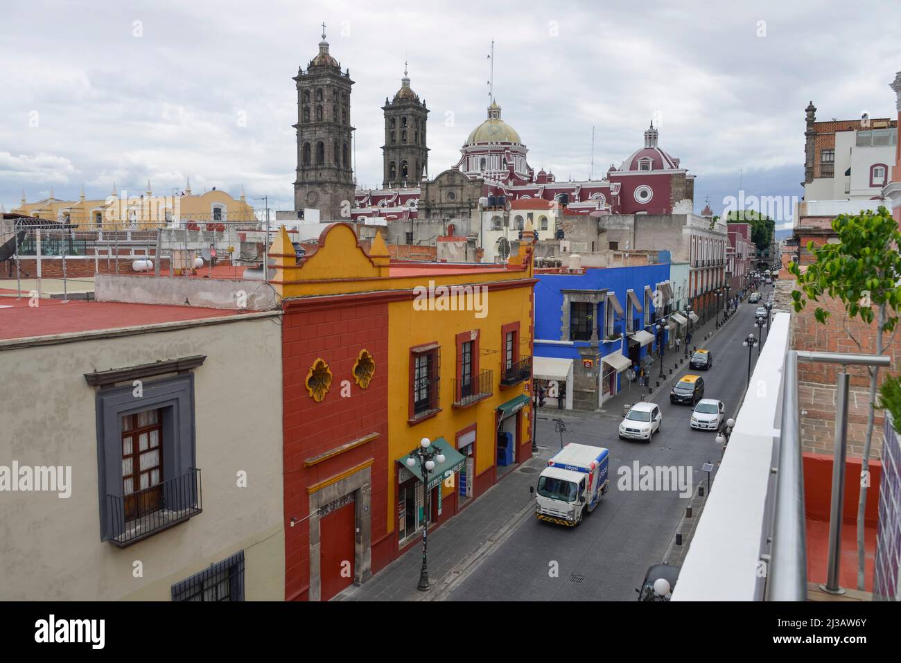 Street scene, old buildings, old town, Puebla, Mexico Stock Photo - Alamy