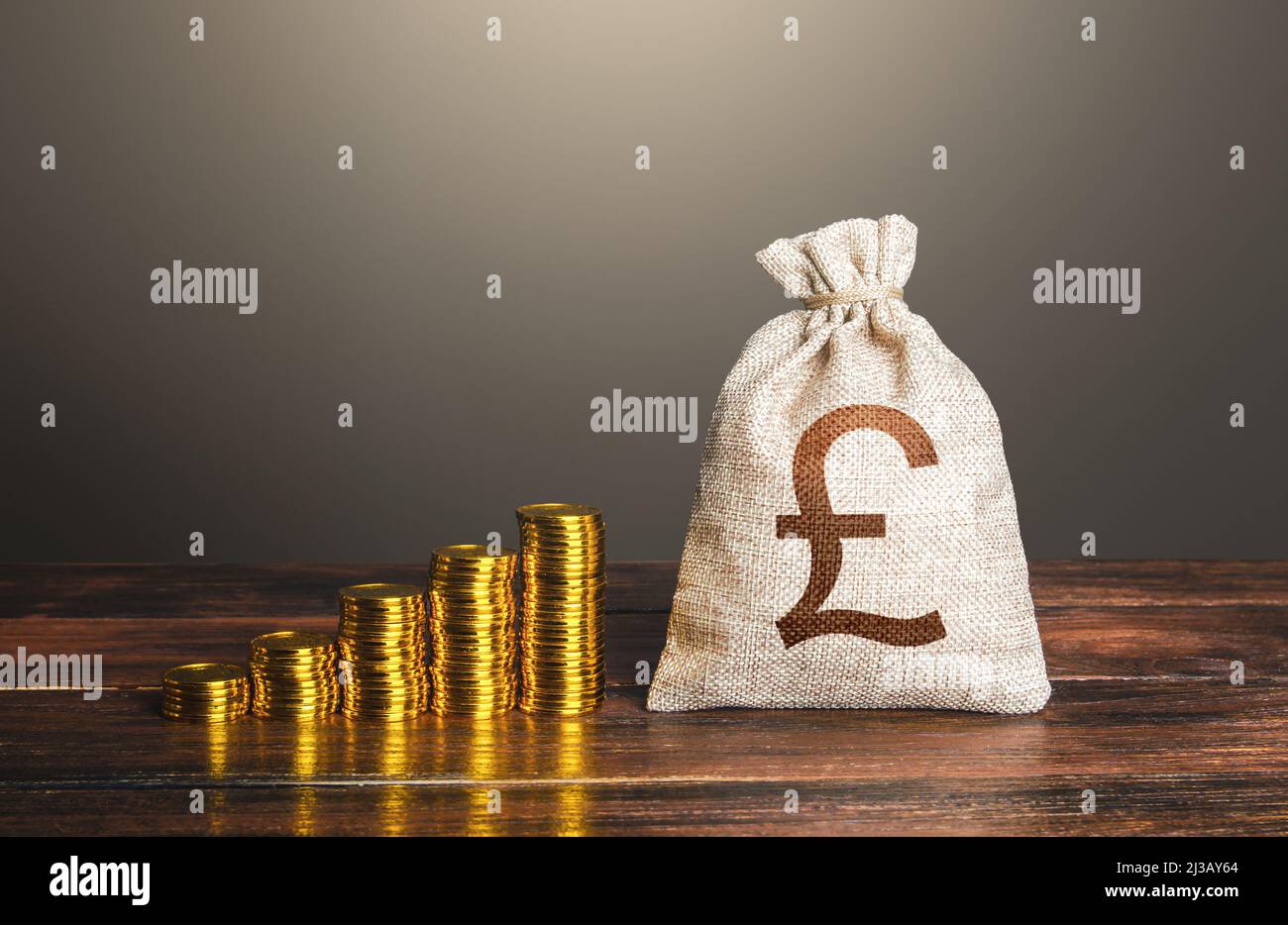 Money savings incomes uk hi-res stock photography and images - Alamy