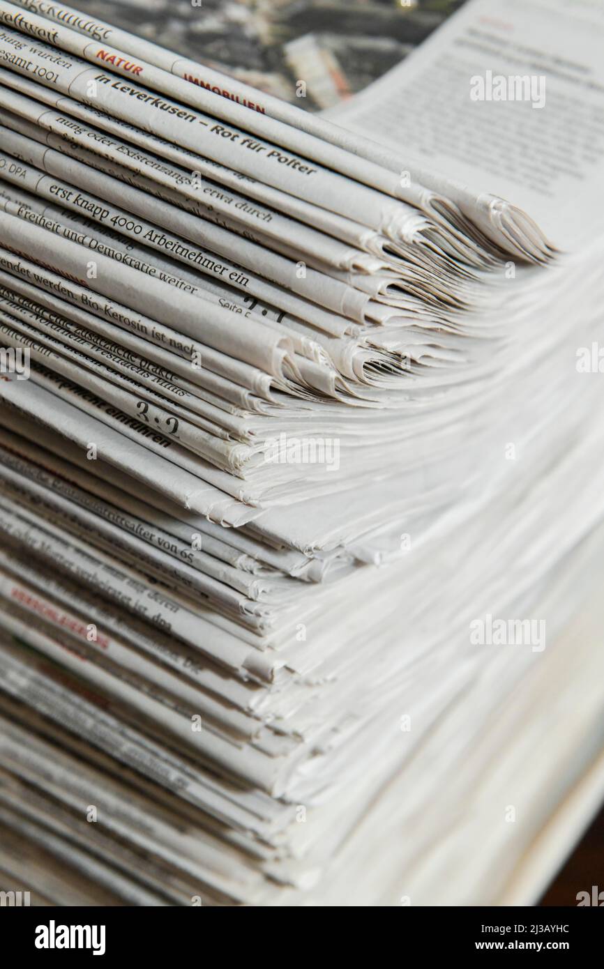 Pile of newspapers germany hi-res stock photography and images - Alamy