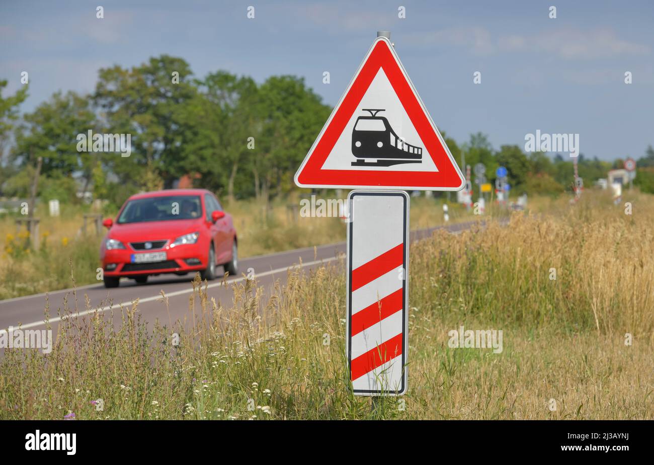Railway crossing road sign hi-res stock photography and images - Alamy