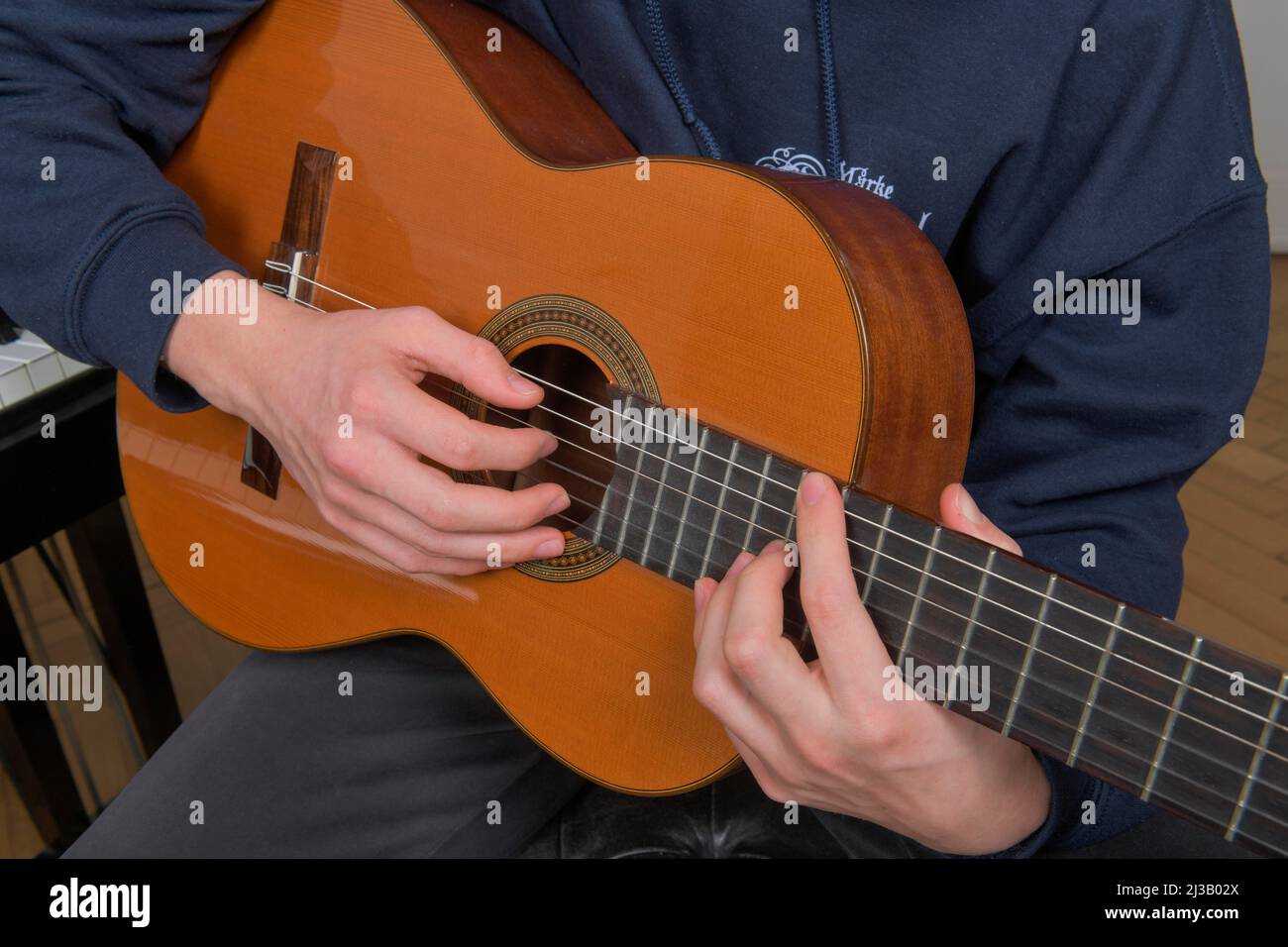 Classical guitar player hi-res stock photography and images - Alamy
