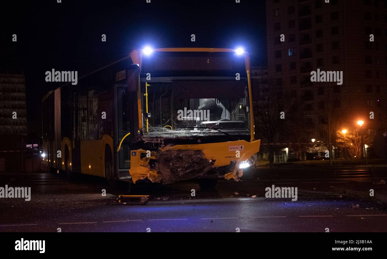 Destroyed bus hi-res stock photography and images - Alamy