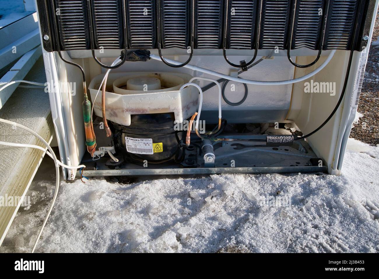 Broken refrigerators hi-res stock photography and images - Alamy