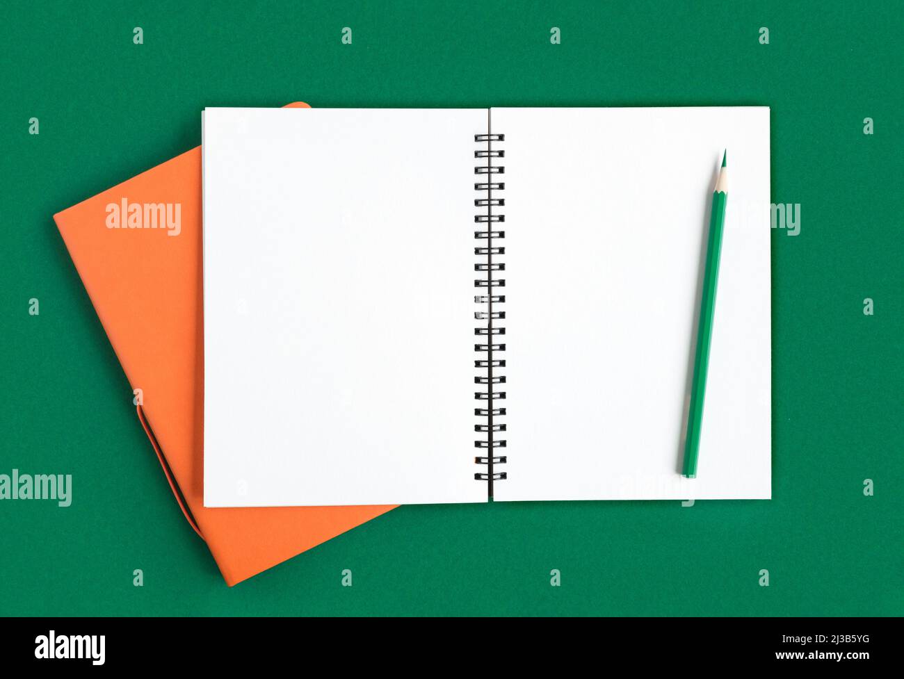 Dark green color background hi-res stock photography and images - Alamy