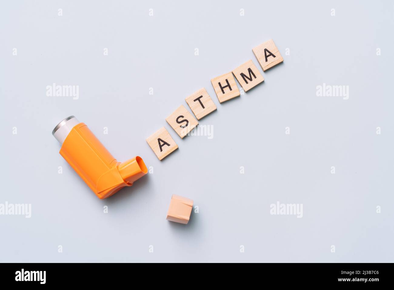 Orange inhalation balloon next to the word asthma Stock Photo - Alamy
