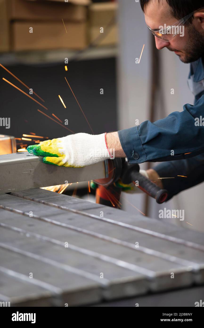 Welder cuts metal pipe hand hi-res stock photography and images - Alamy