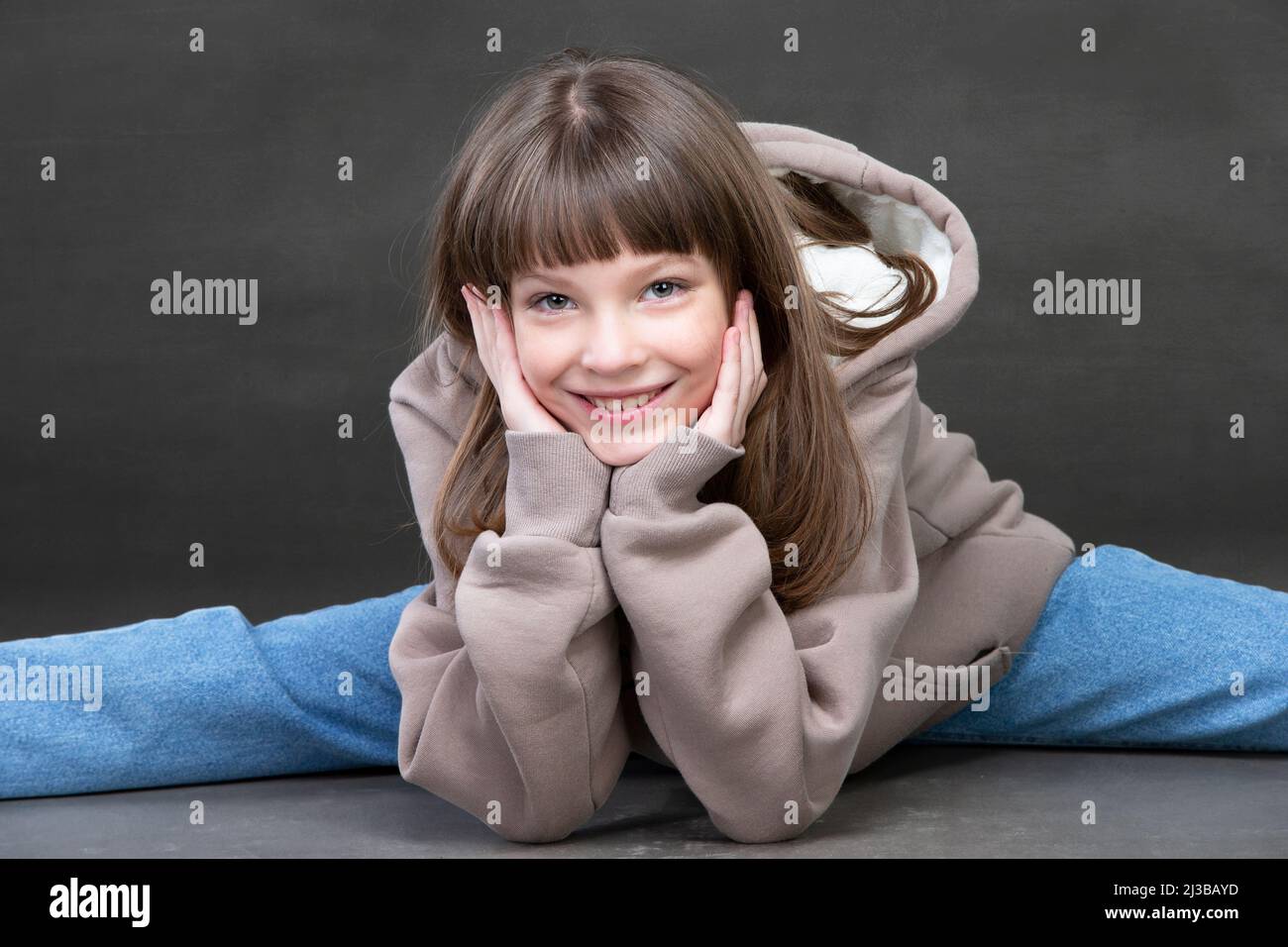 Pretty nine year old girl hi-res stock photography and images - Alamy