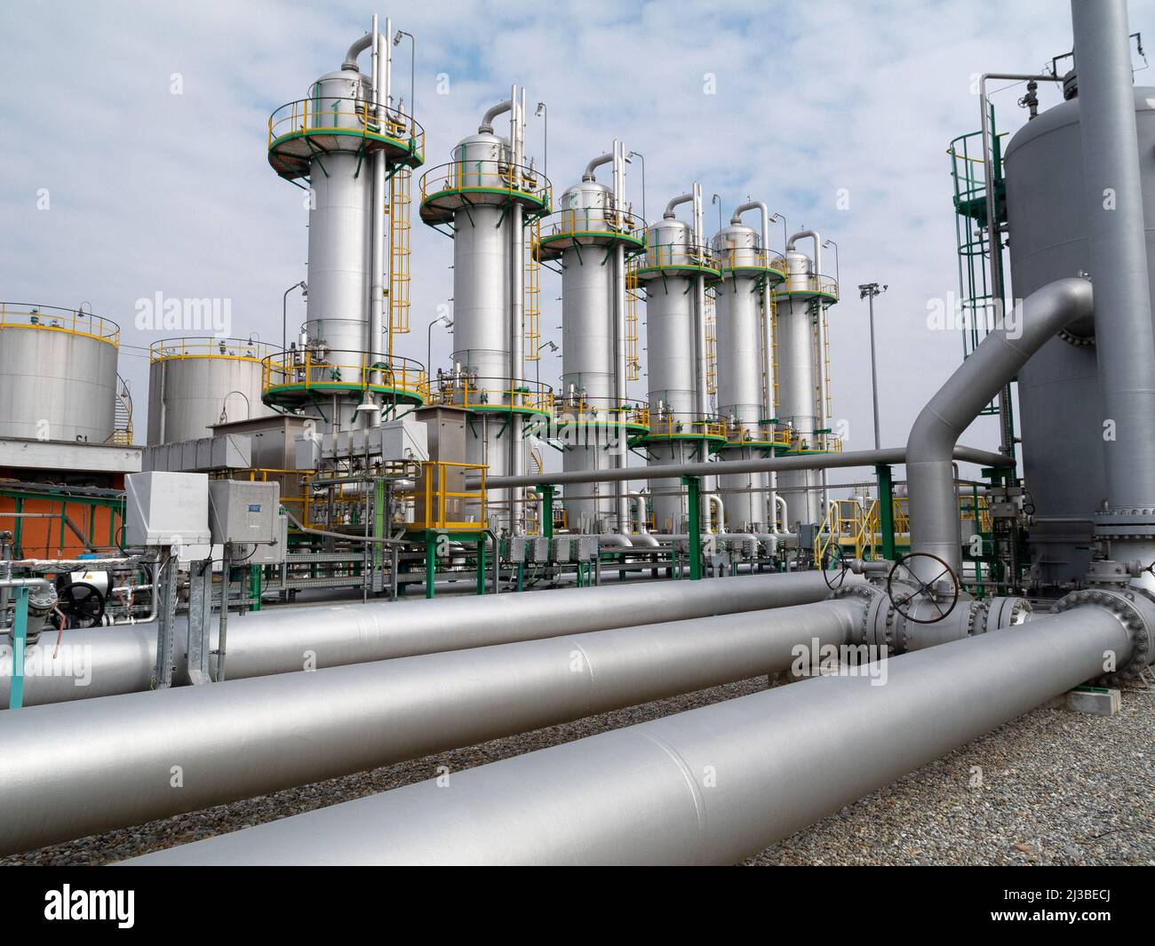 Natural gas industry and treatment Stock Photo - Alamy