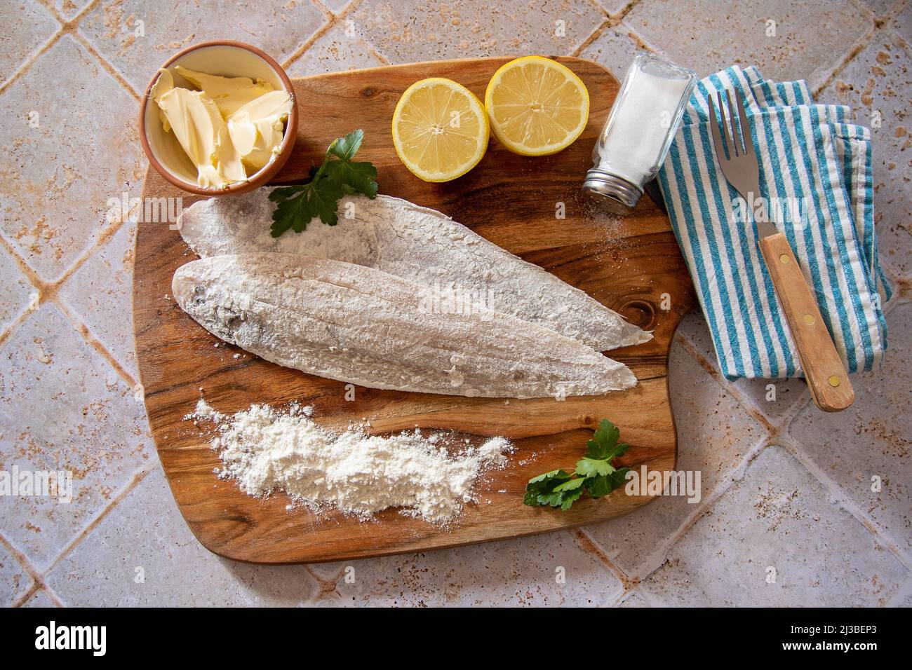 Floured fresh raw fish hi-res stock photography and images - Alamy